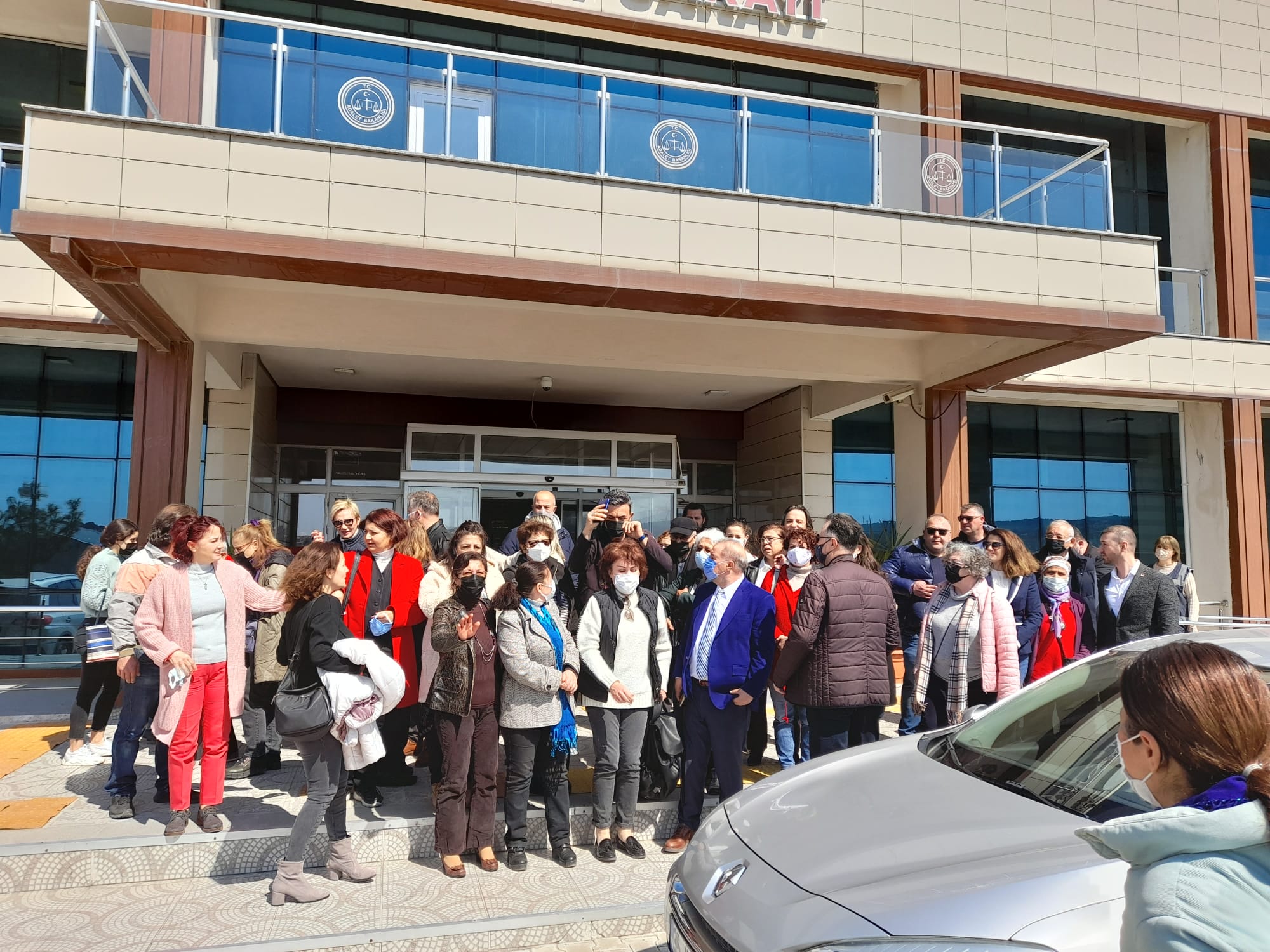 Coşkun Sabah ile İsmet Orhan mahkemelik oldu... İzmirli kadınlar, İsmet ...