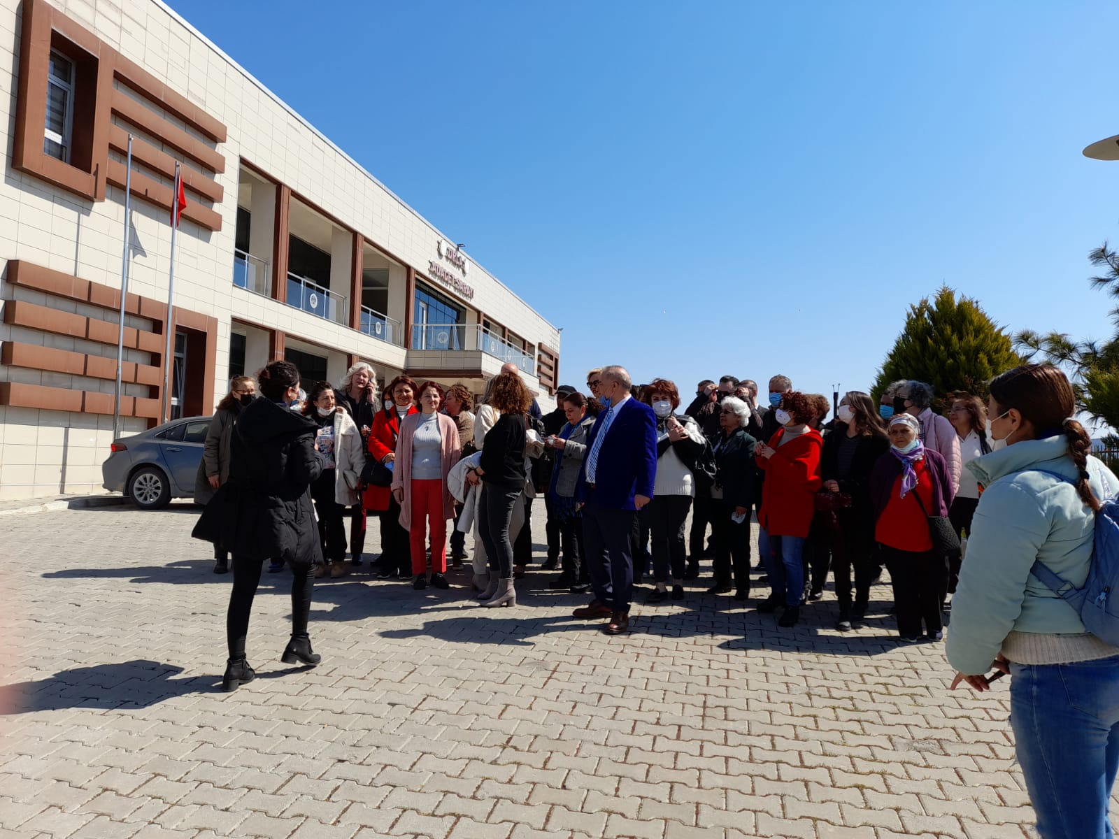 Coşkun Sabah ile İsmet Orhan mahkemelik oldu... İzmirli kadınlar, İsmet ...