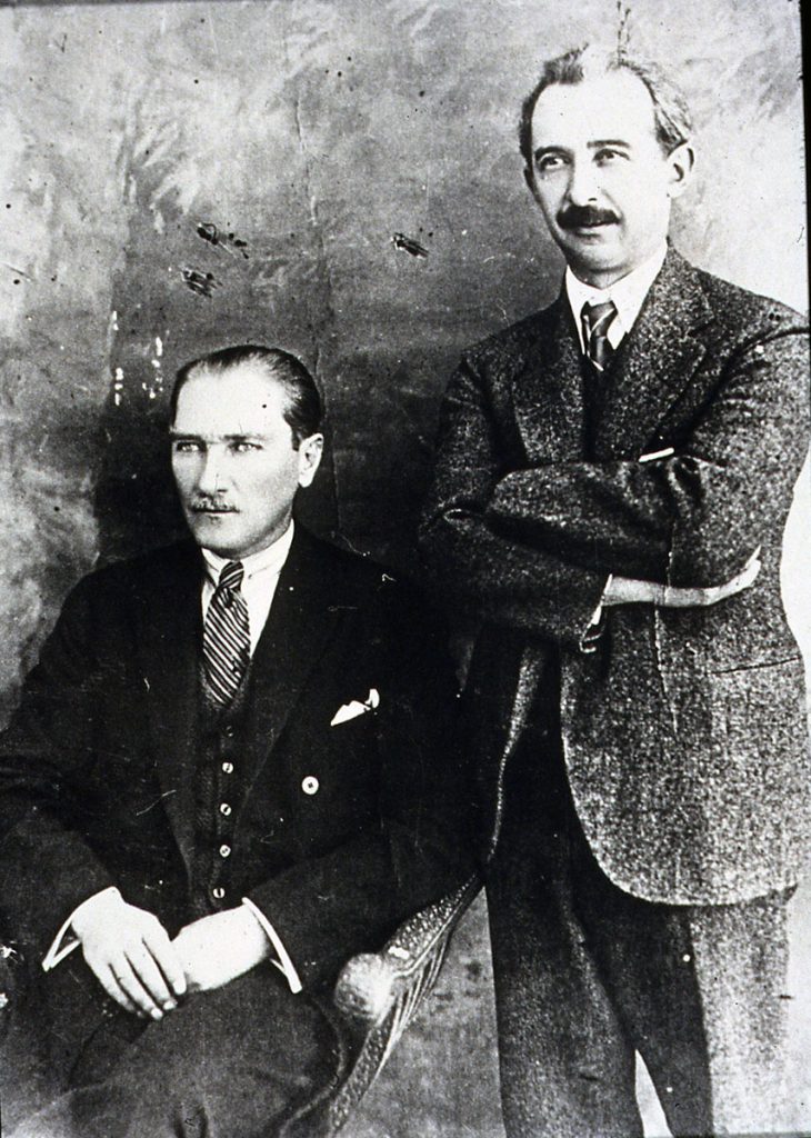 İşte Atatürk ve İsmet İnönü'nün hiçbir yerde görmediğiniz fotoğrafları ...