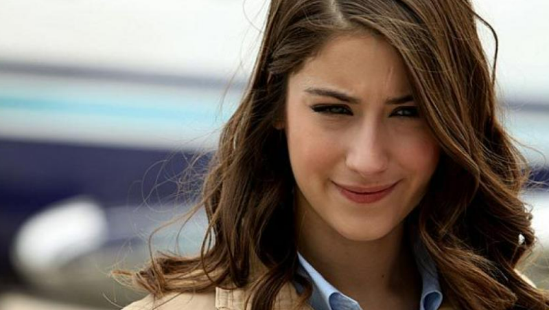 Hazal Kaya acı haberi duyurdu